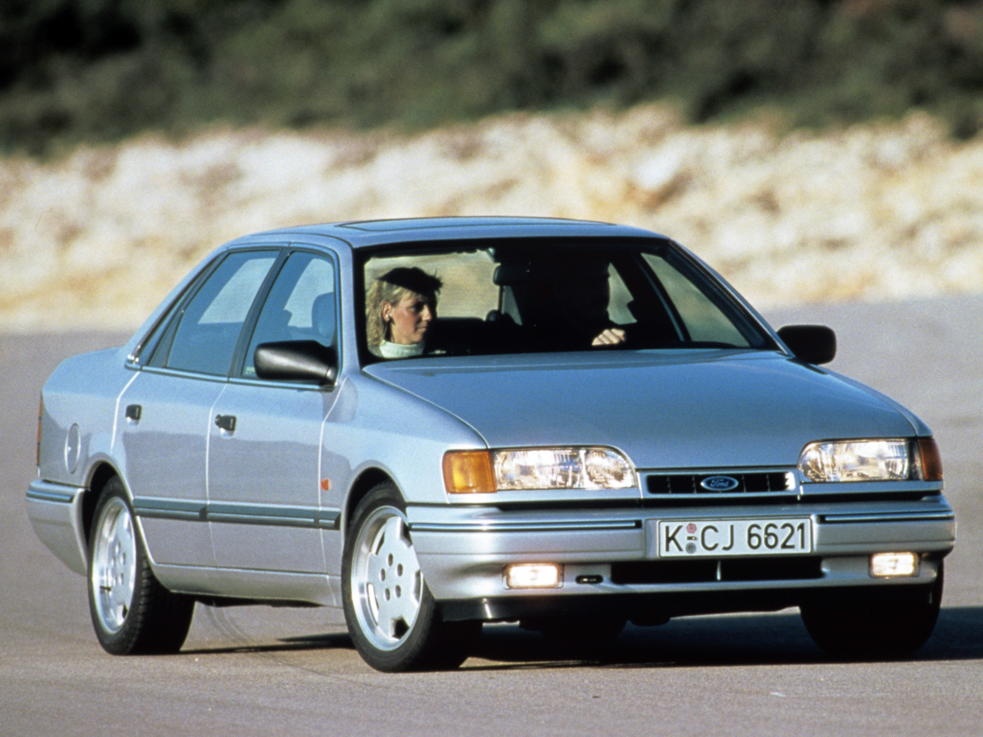 Gespot: een Ford Scorpio uit 1989 - AutoRAI.nl