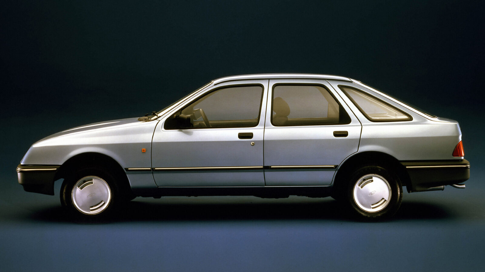 Gespot: een Ford Sierra 2.3 Ghia uit 1983 - AutoRAI.nl