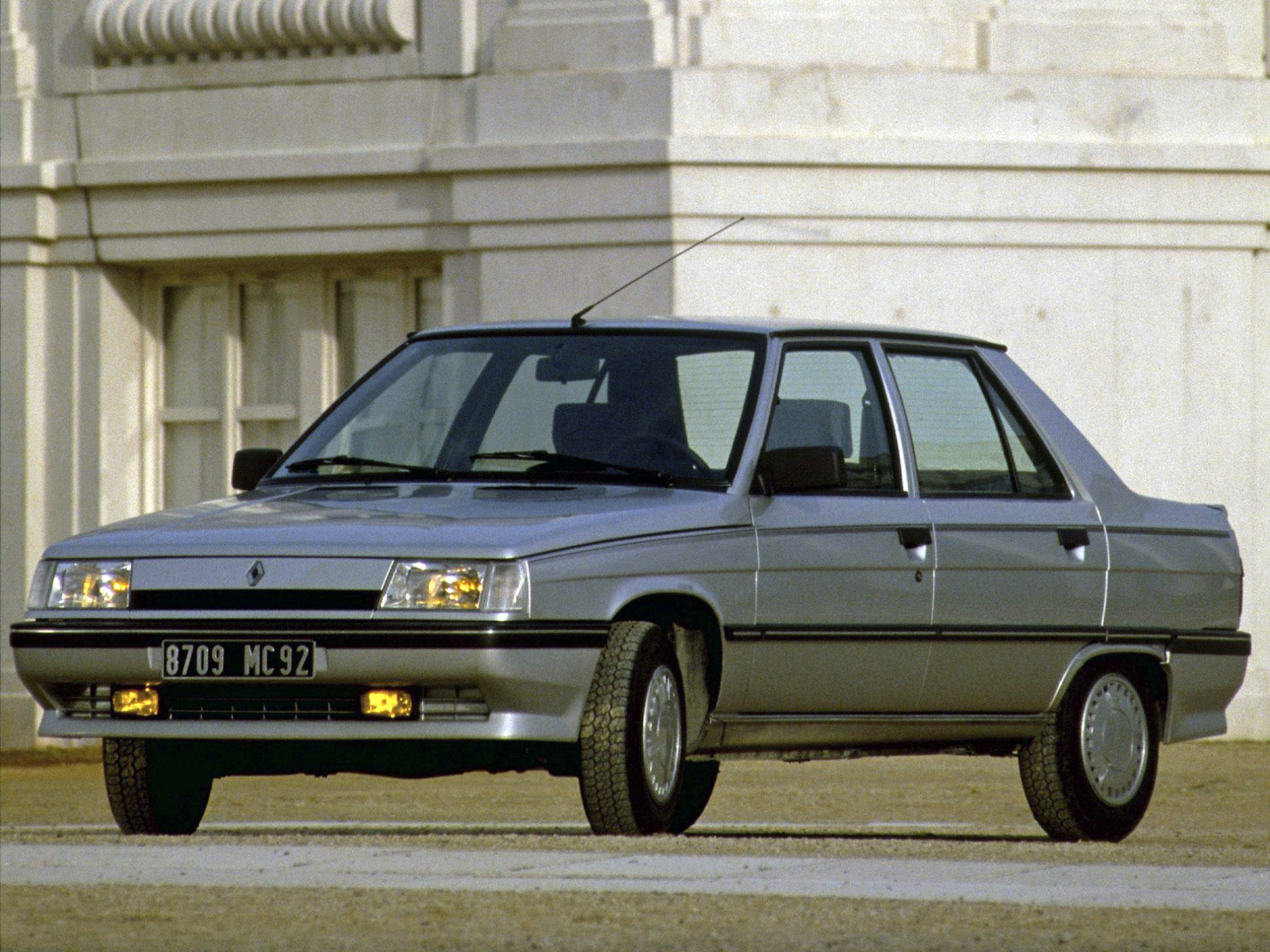 Gespot: een Renault 11 GTL - AutoRAI.nl