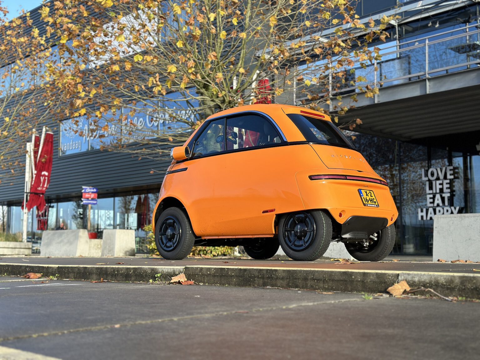 Review – Micro Microlino (2024) - Must have of 'Hell no'?