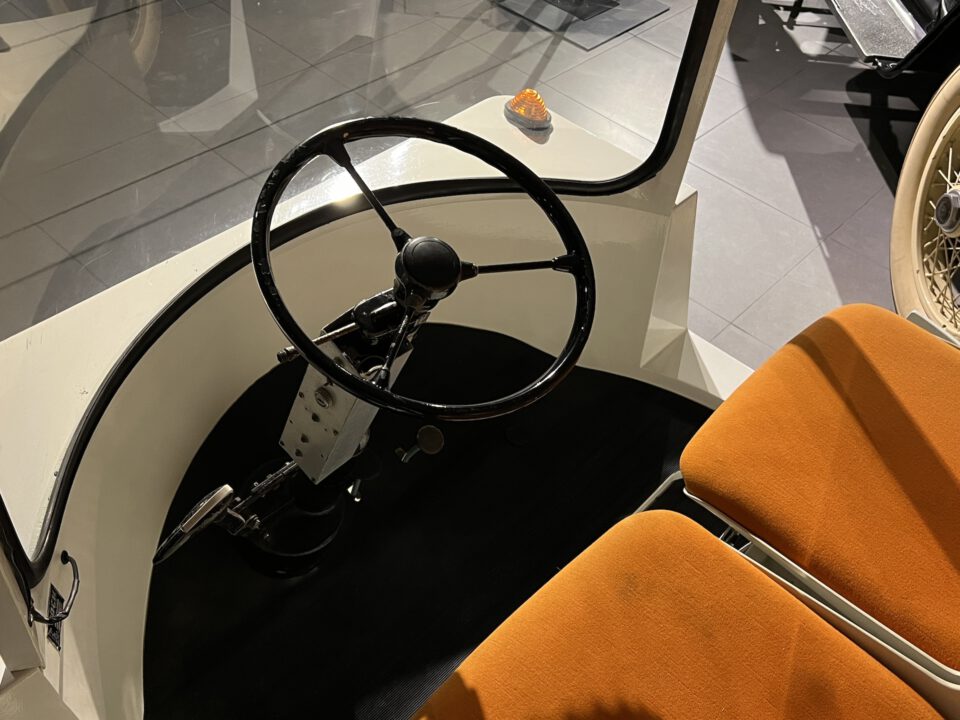 Nieuwe aanwinst Louwman Museum: de Witkar