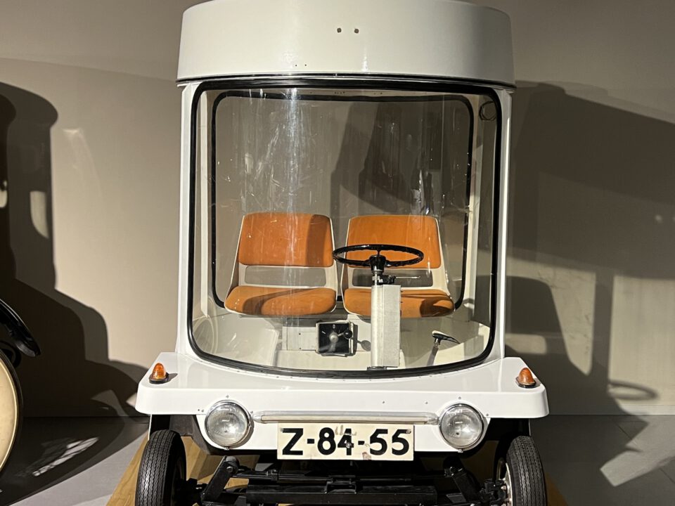 Nieuwe aanwinst Louwman Museum: de Witkar