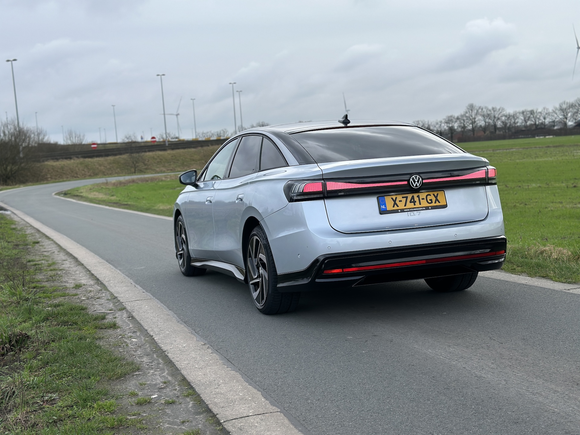 Volkswagen ID7, een bijzondere EV met Rolls-Royce-ruimte - REVIEW