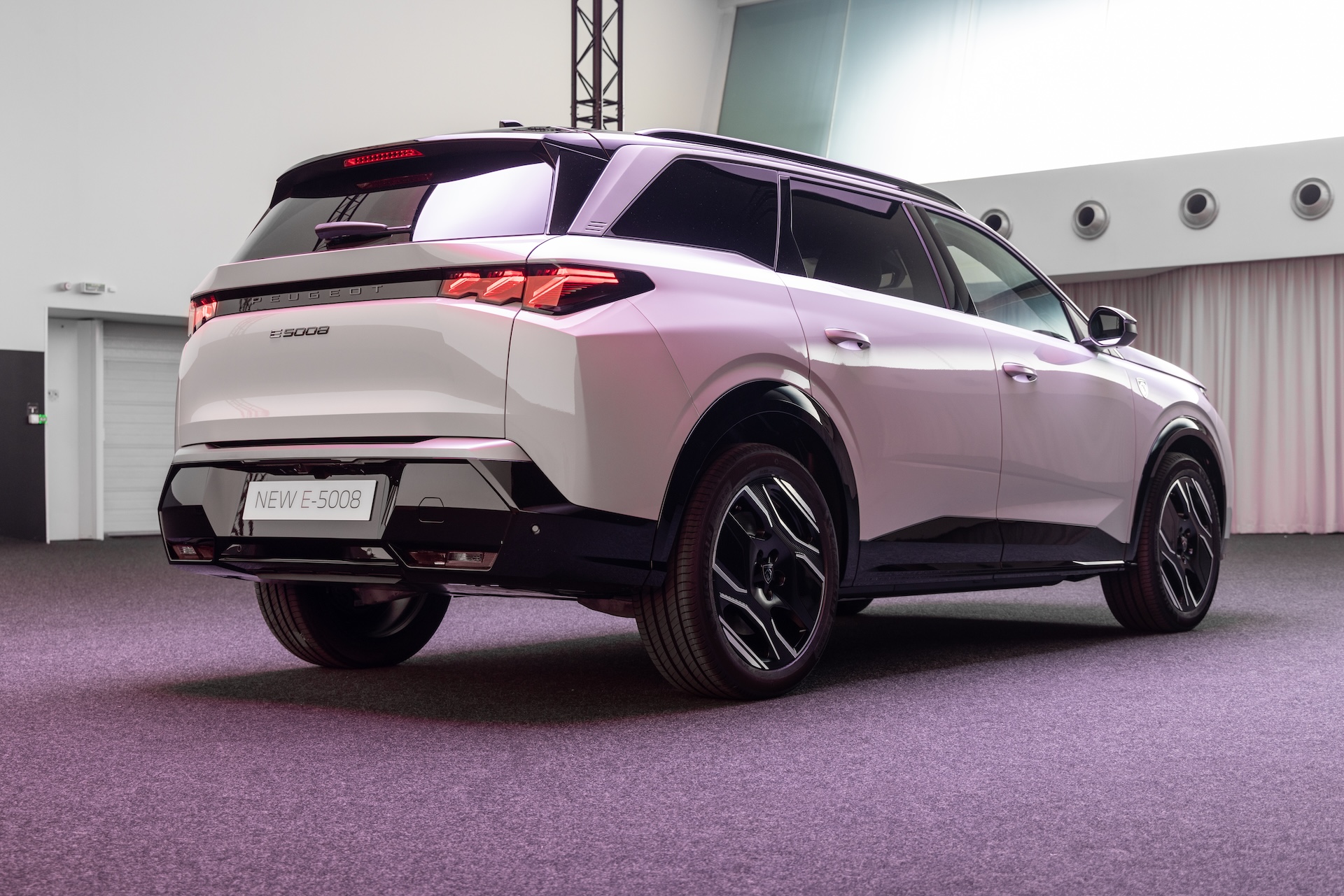 Peugeot E-5008 (2024): een 7-zits elektrische familie-SUV