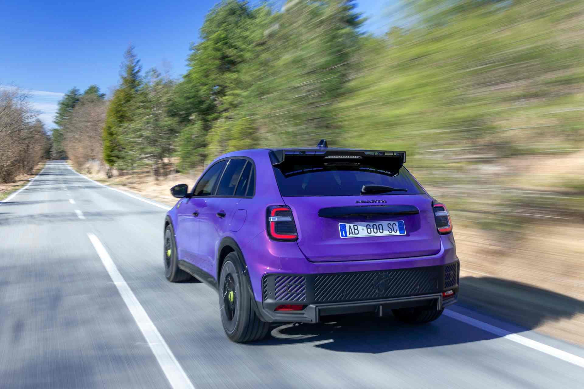 Pittig: De eerste foto's van de Abarth 600e