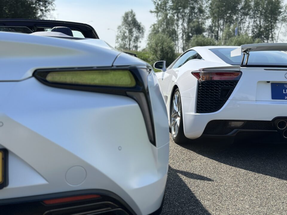 Rijden in LEXUS LFA en LEXUS LC: atmosferisch genieten! - AutoRAI TV
