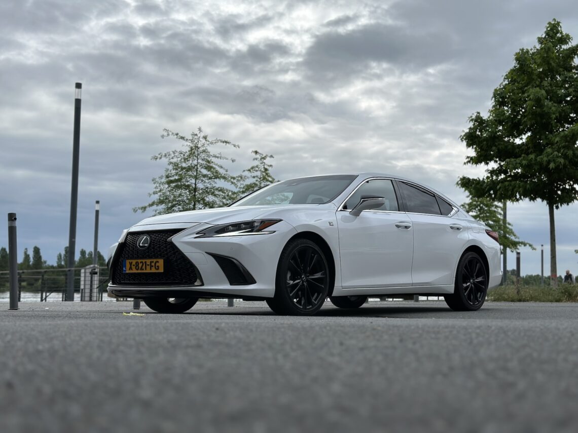 Lexus ES 300h F Sport (2024), hoe fijn is ie? - REVIEW