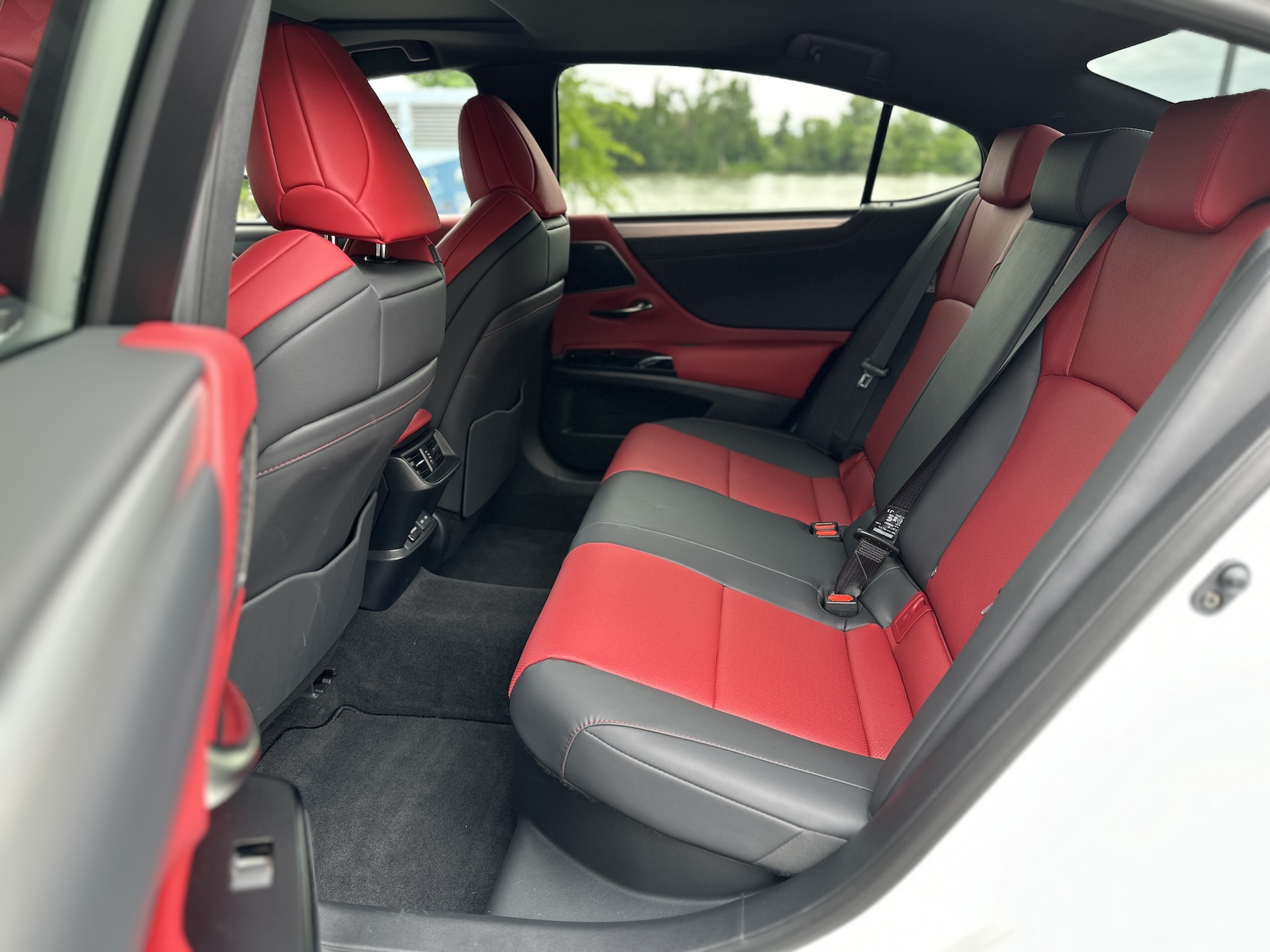 Lexus ES 300h F Sport (2024), hoe fijn is ie? - REVIEW