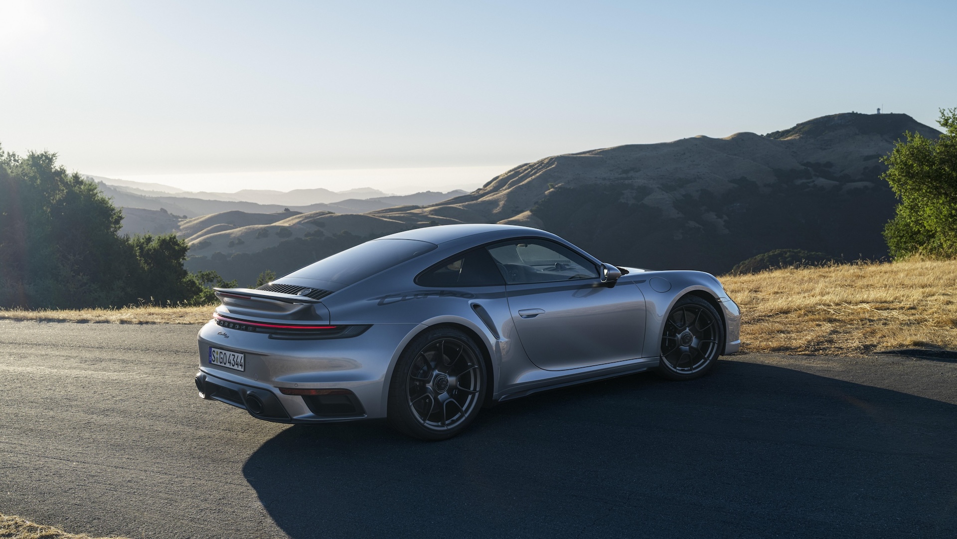 Porsche 911 Turbo 50 Years viert 50 jaar 911 Turbo op stijlvolle wijze