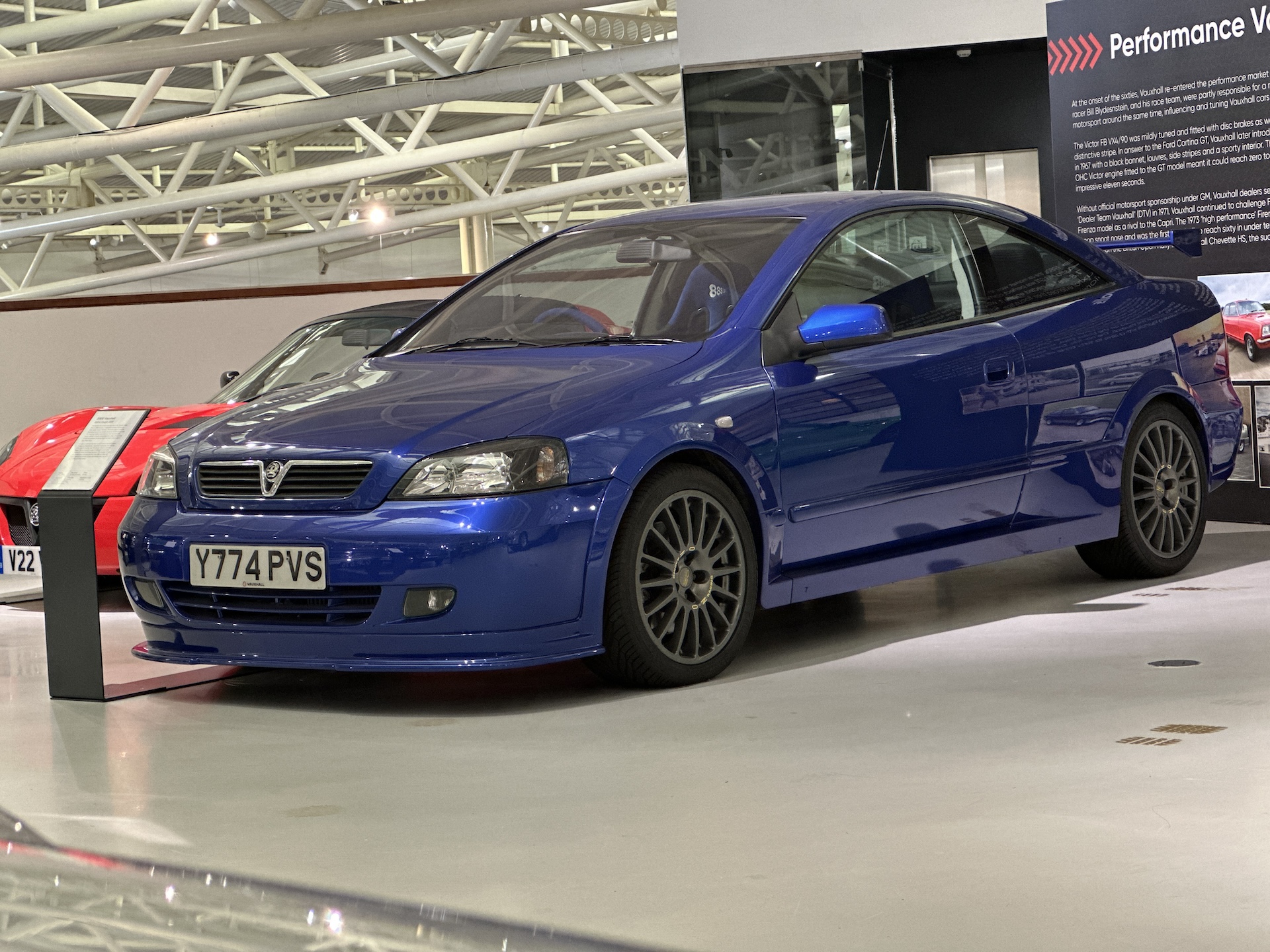 De Vauxhall Astra Coupé 888 oogt racy en is heel zeldzaam!