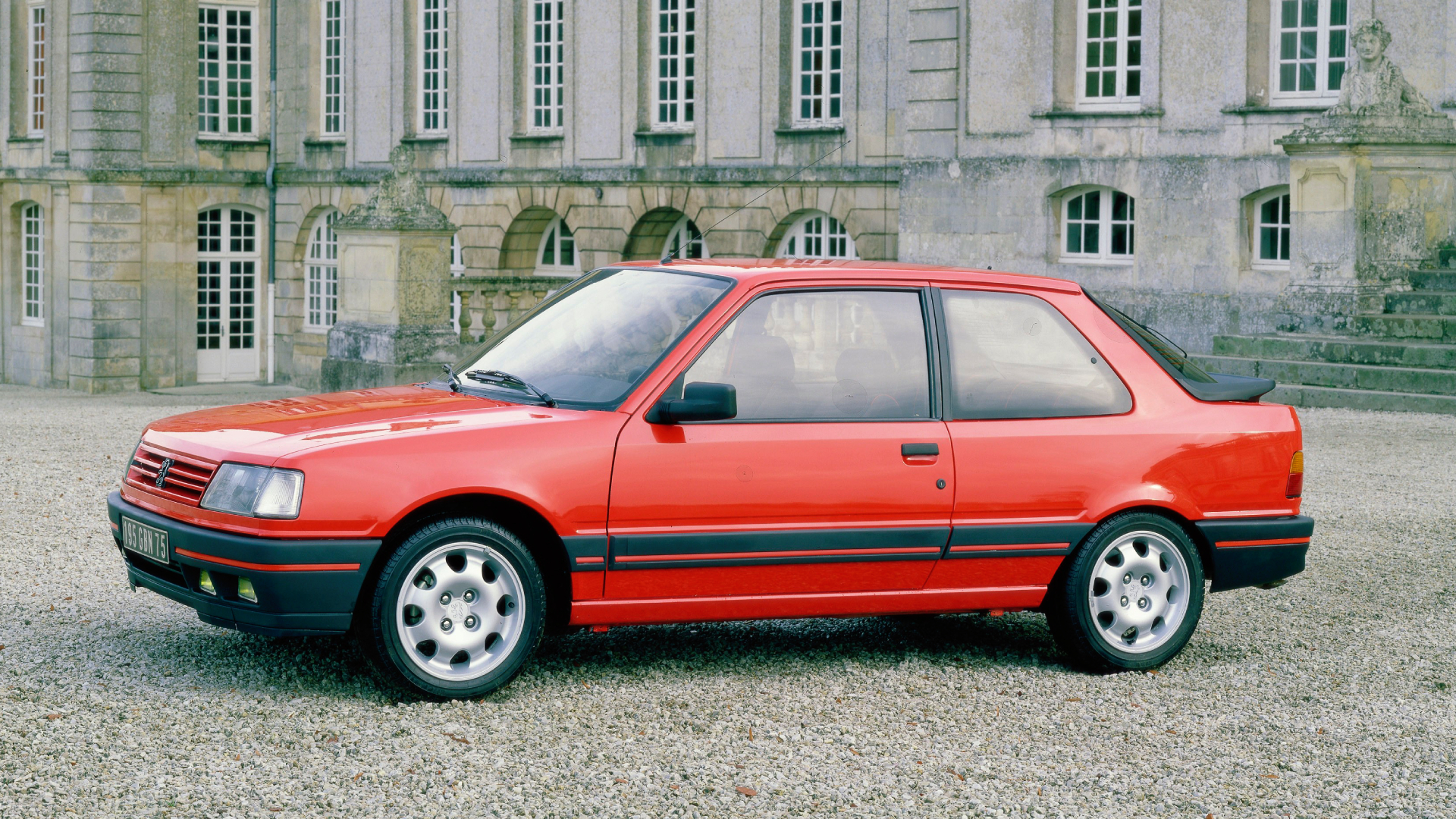 Gespot: een Peugeot 309 uit 1988 - AutoRAI.nl