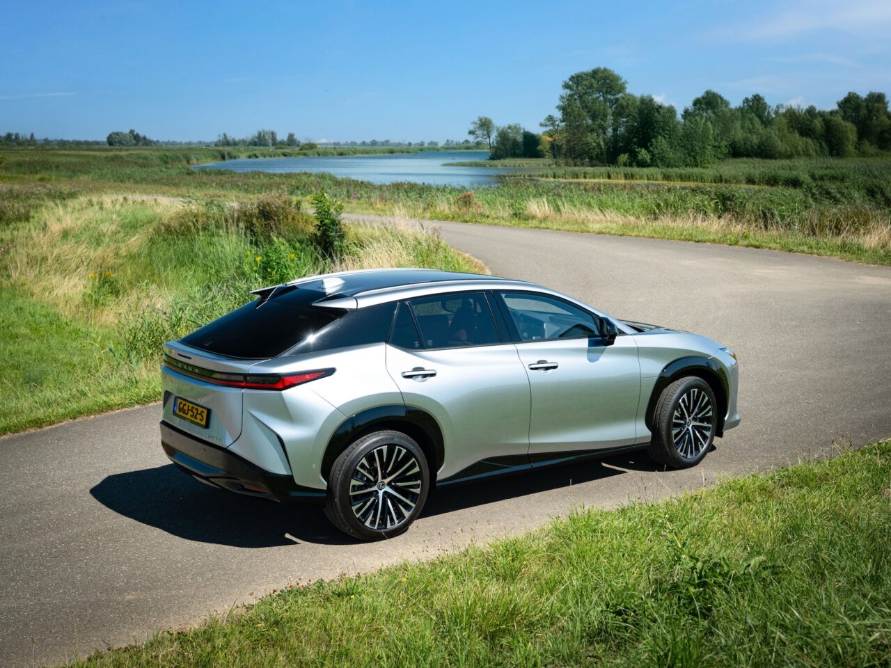 100% elektrische Lexus RZ 300e nu in Nederland