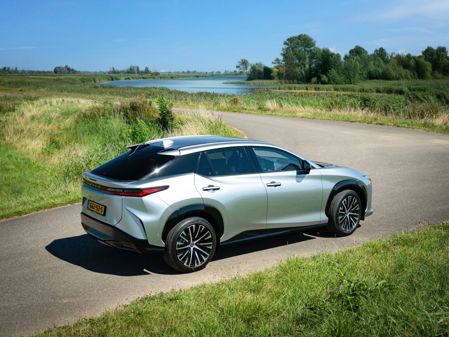 100% elektrische Lexus RZ 300e nu in Nederland