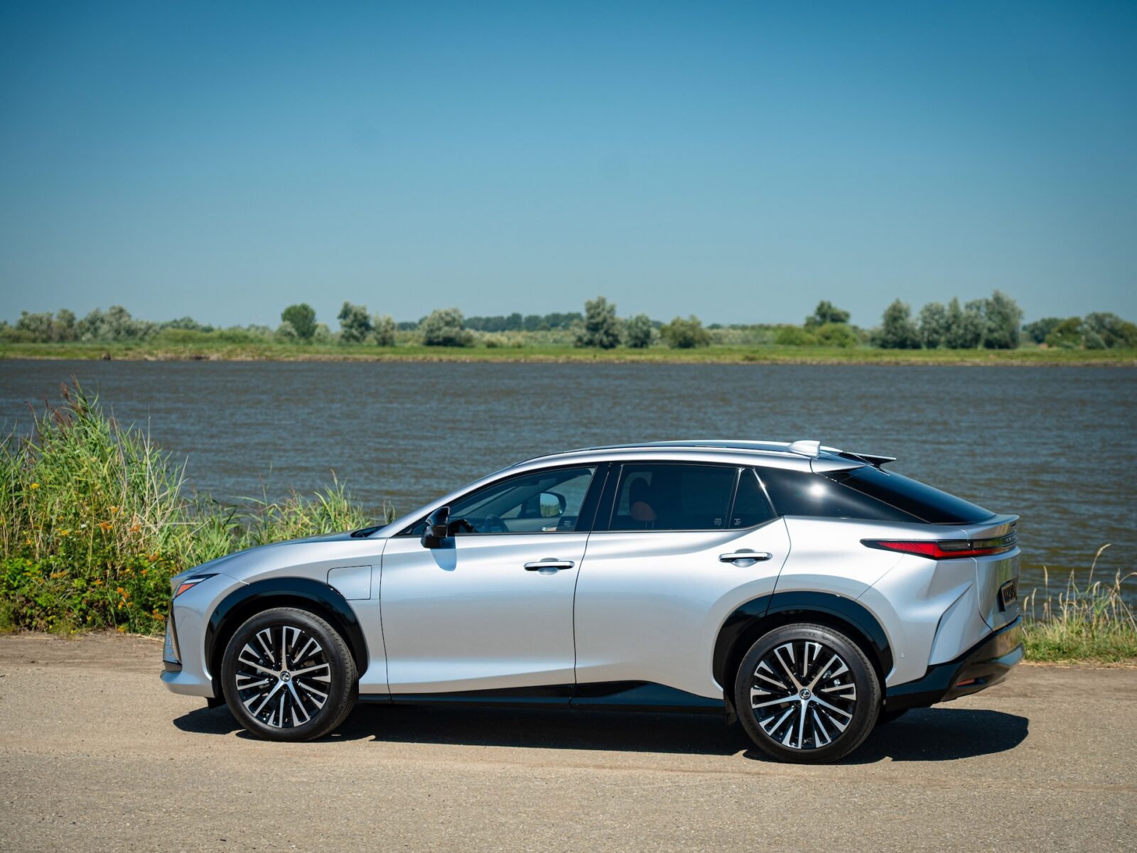100% elektrische Lexus RZ 300e nu in Nederland