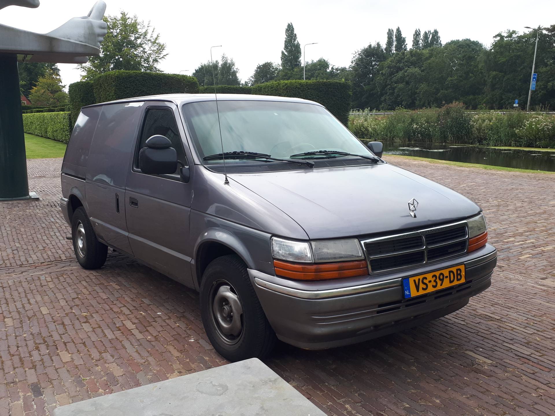 Gespot: een Dodge Mini Ram Van - AutoRAI.nl