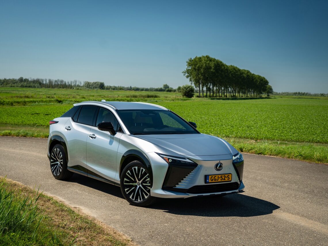 Lexus viert zijn 35-jarig bestaan in Nederland met special edition