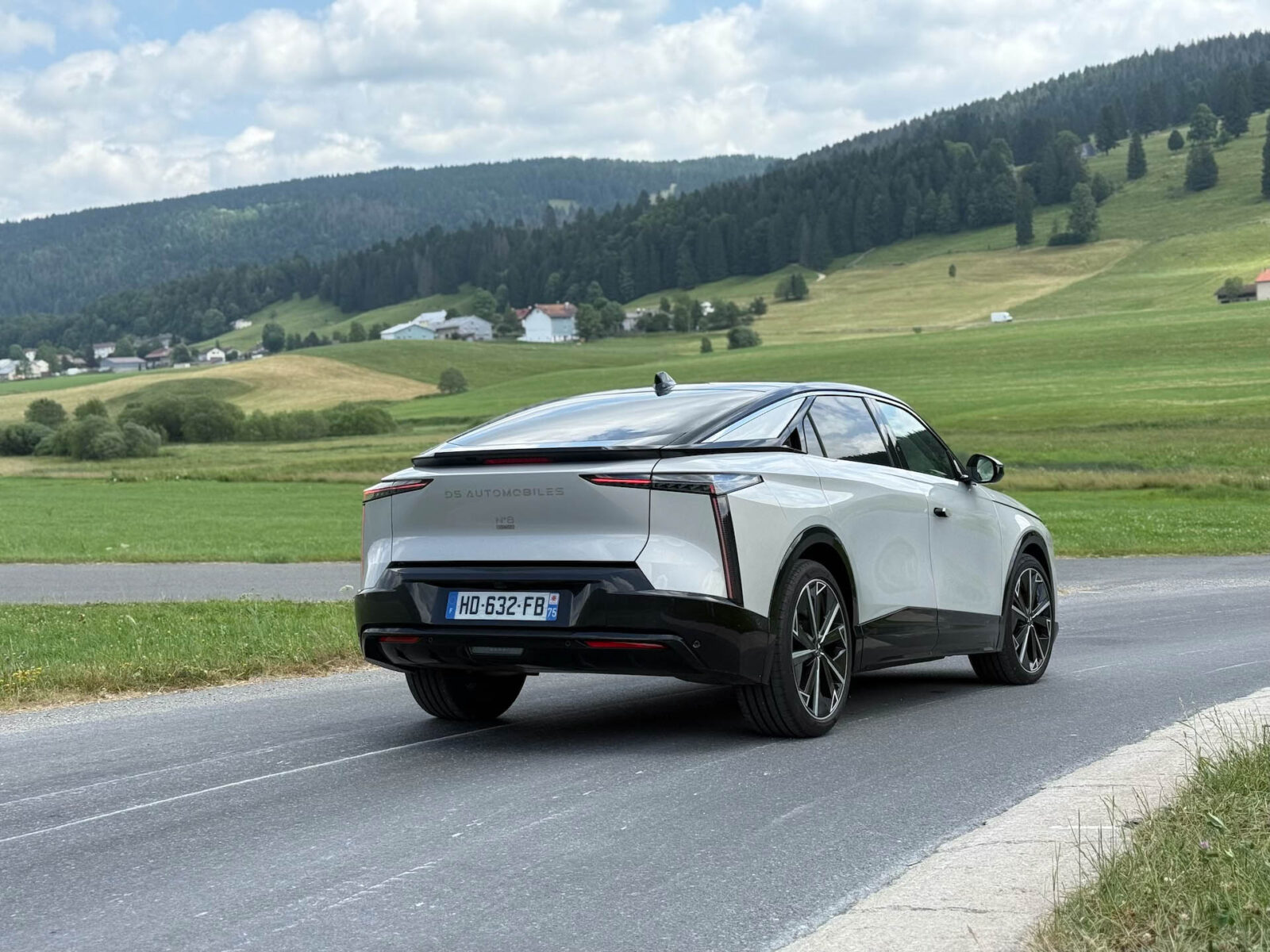 Review - DS N°8, de Van Gogh onder de elektrische auto’s?