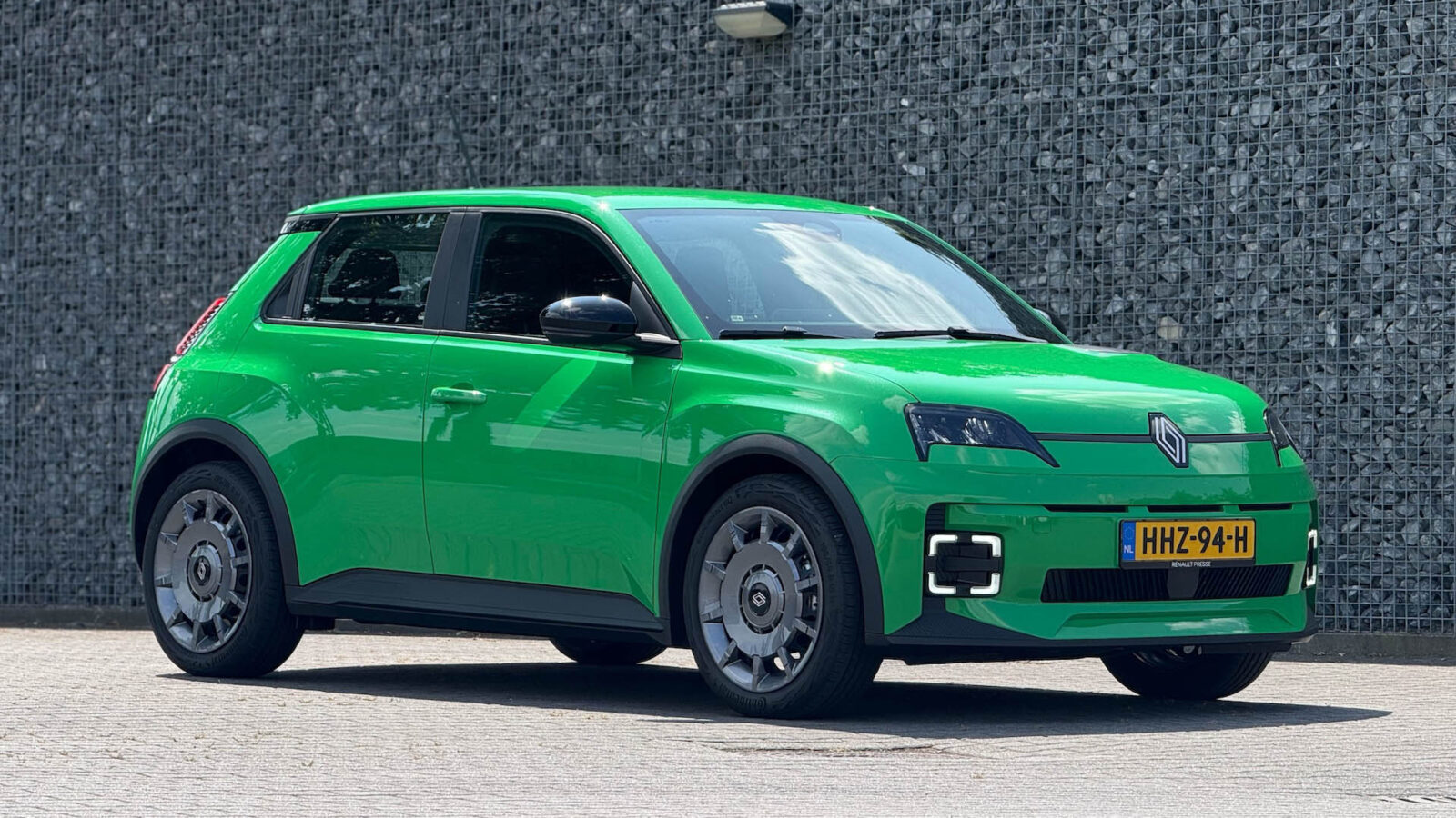 Karig of keurig: basisversie Renault 5 E-Tech getest!