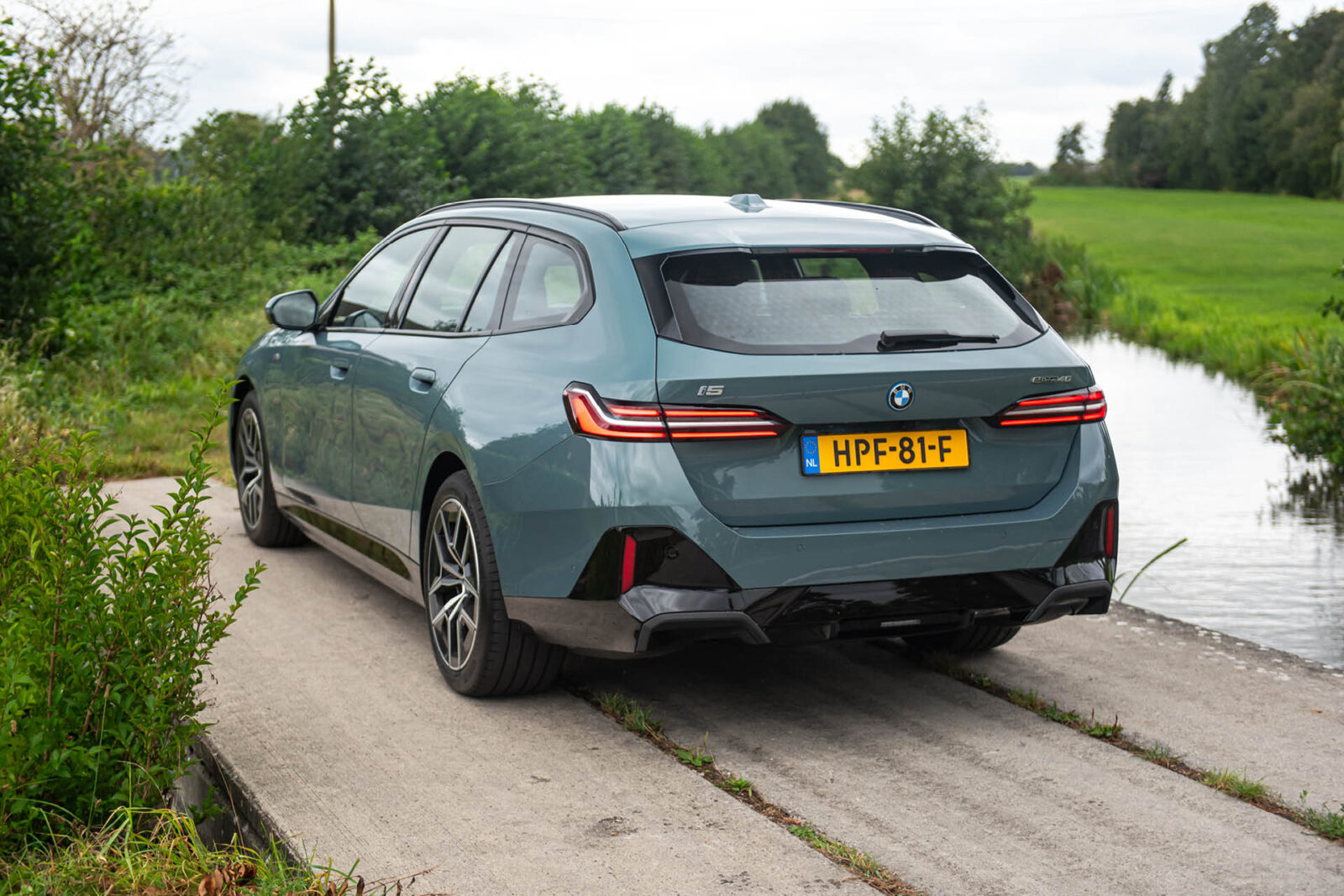 Review BMW i5 eDrive 40 Touring - een soort elektrische zeecontainer?
