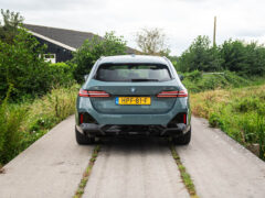 Review BMW i5 eDrive 40 Touring - een soort elektrische zeecontainer?