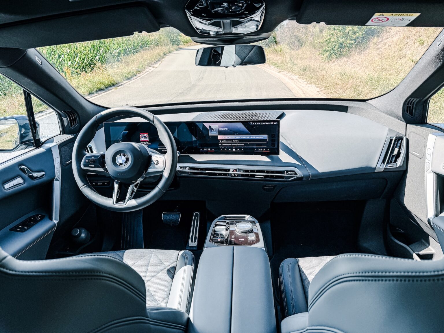Review - BMW iX xDrive60 (2025), op heel veel fronten verbeterd