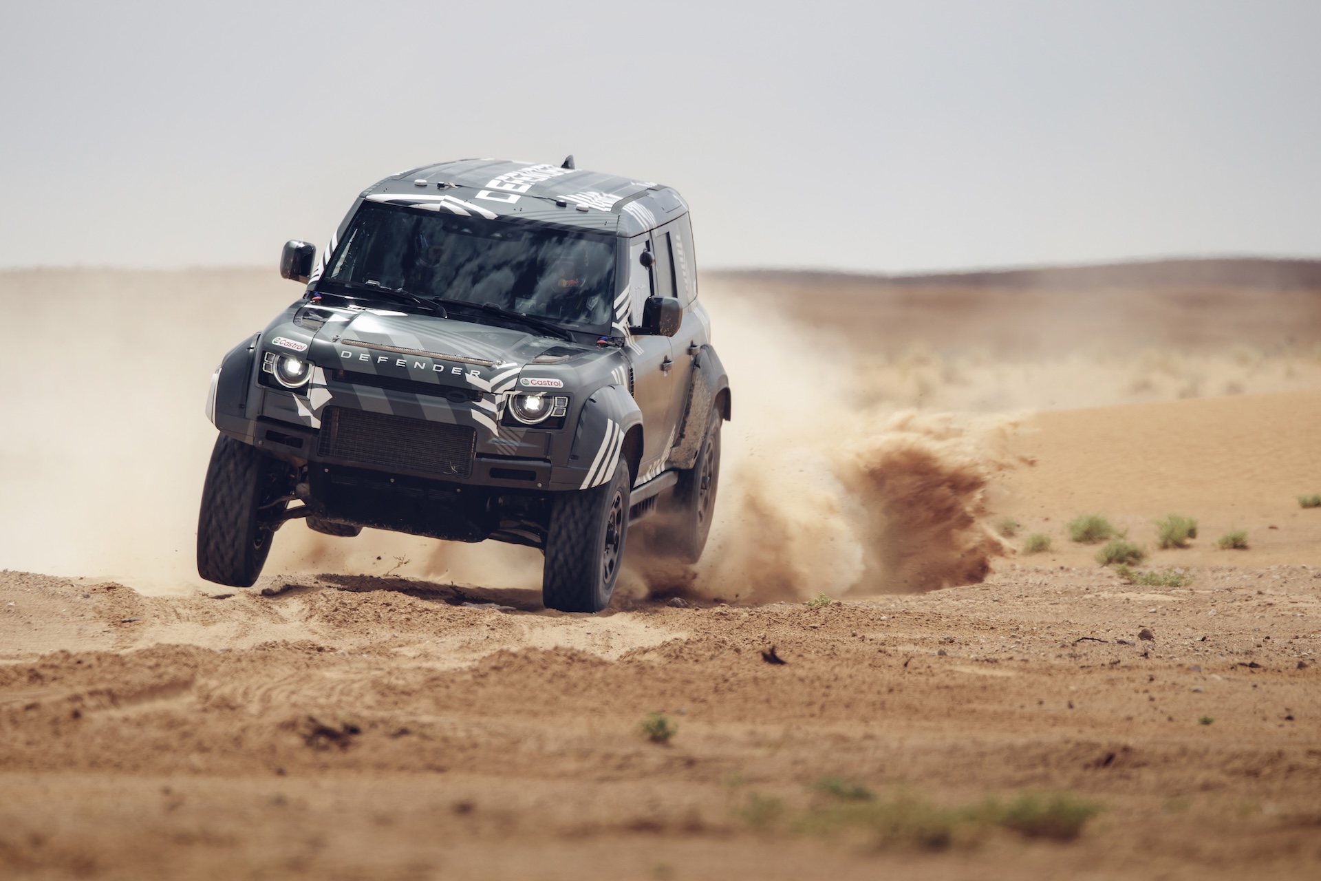 Land Rover Defender Dakar D7X-R is een beest!