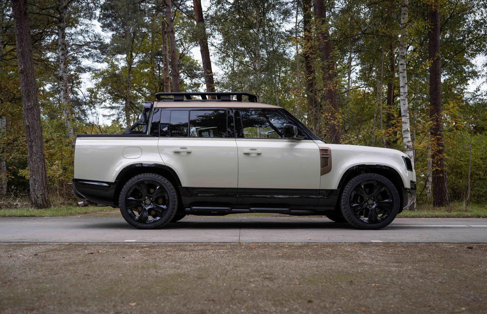 Even wennen: De Land Rover Defender is er nu ook als pick-up!