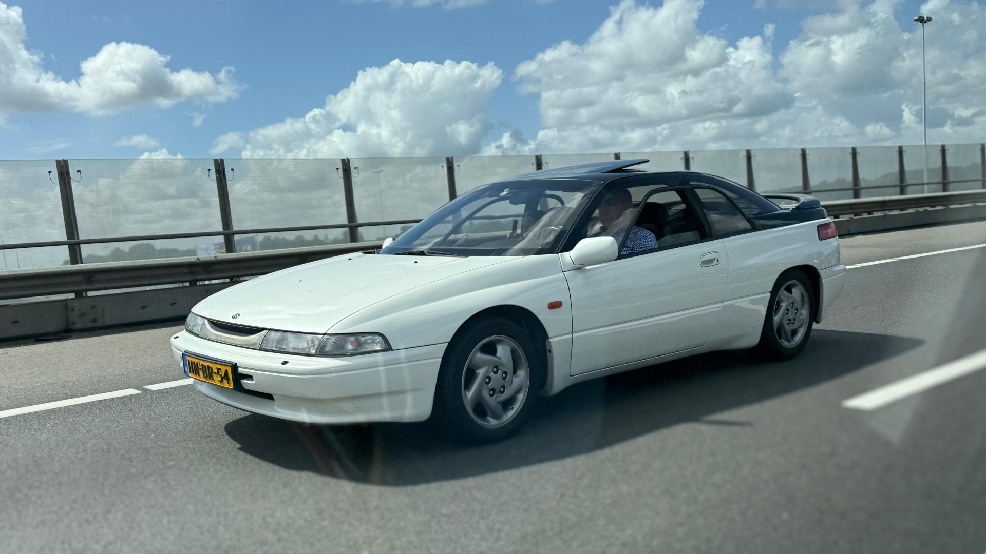 Gespot: een origineel Nederlandse Subaru SVX - AutoRAI.nl
